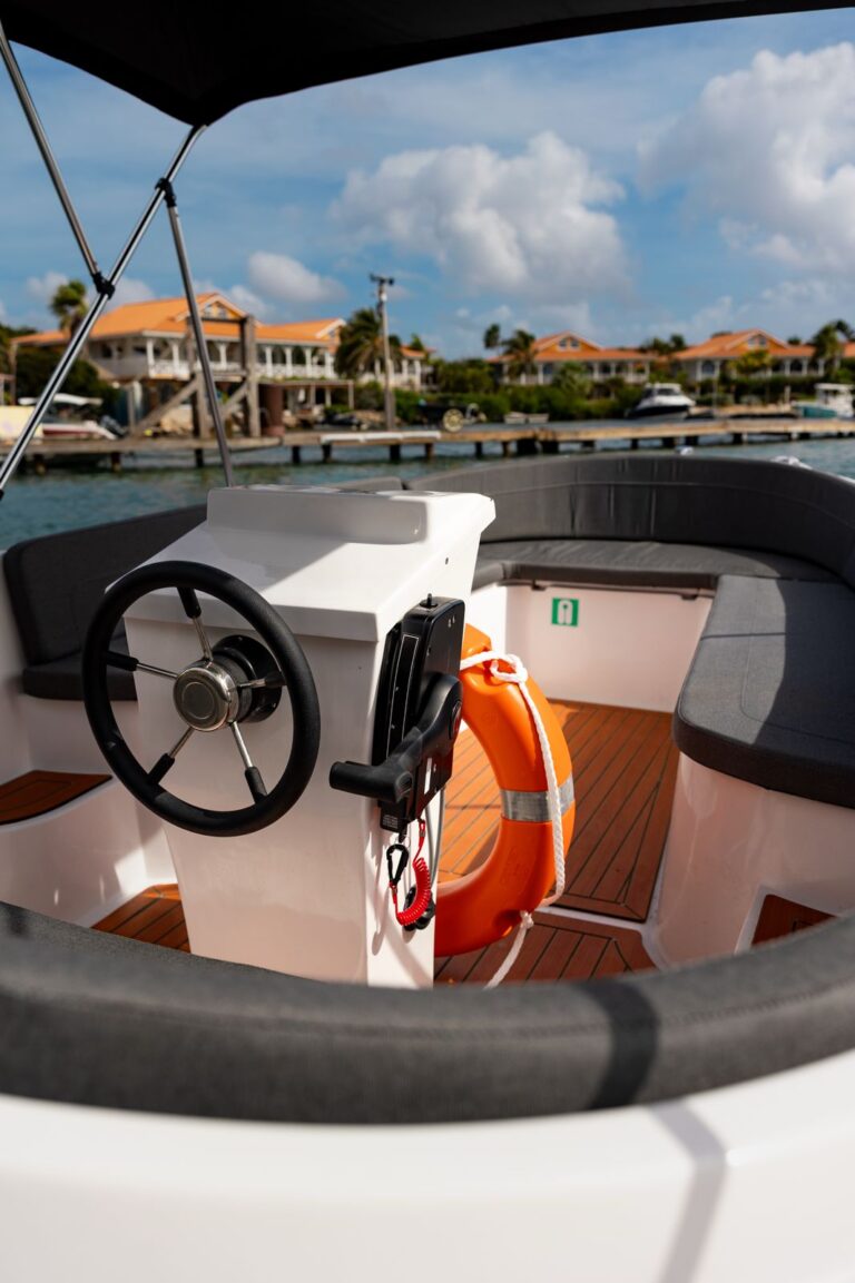 Sloep huren op Curaçao zonder vaarbewijs – El Capitano